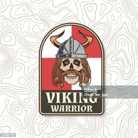 바이킹 전사 로고 배지 스티커 벡터 일러스트 레이 션입니다 엠블럼 라벨 및 패치용 헬멧에 바이킹이 있는 패치 디자인 전령 방패