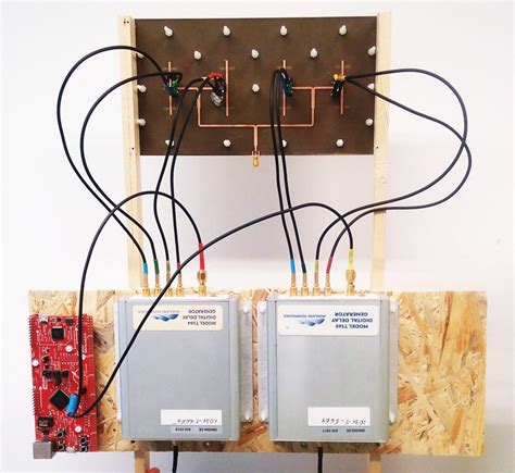time modulated antenna array with lossless switching network division