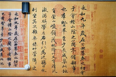 中国书法家协会副主席叶培贵教授为北大书法文化高研班授课王岳川教授等课堂临摹书法经典
