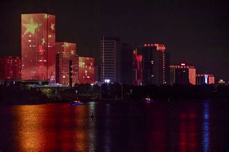景随游船动，璀璨娥江桥！市民乐享夜游曹娥江