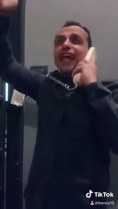 مشهد محمد هنيدي في صعيدي في الجامعه الامريكيه في عربية اسمها