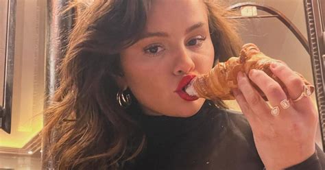 Селена Ґомез показалася топлес у ванні й на тлі Ейфелевої вежі Афіша Bigmir Net