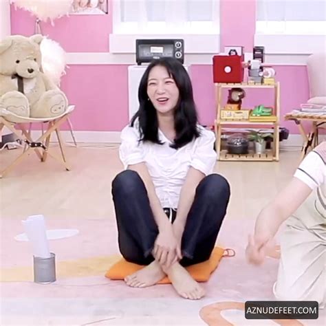 Bae Yoo Bin Feet Aznudefeet