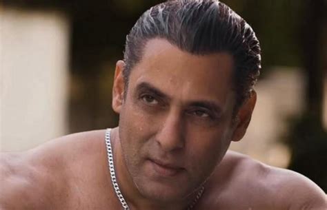 Salman Khan Goes Shirtless Flaunts Muscles In Poolside Pics Ibtimes