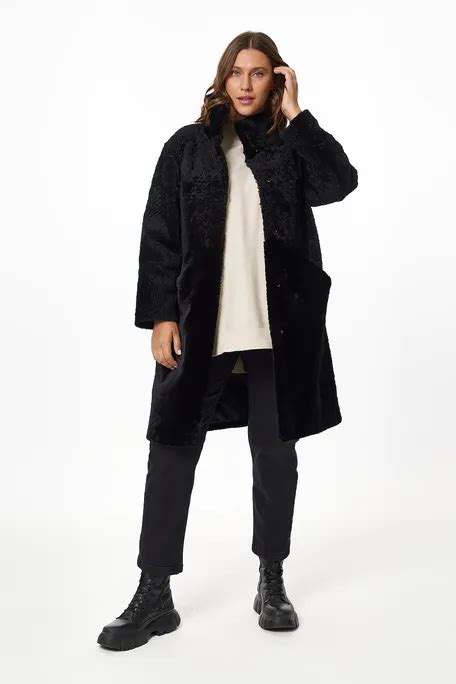 Шубы из мутона - купить в Москве, цены и доставка в интернет-магазине ...