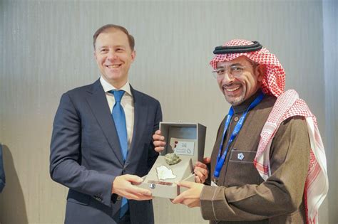 وزير الصناعة والثروة المعدنية يبحث تعزيز التعاون مع وزير التجارة