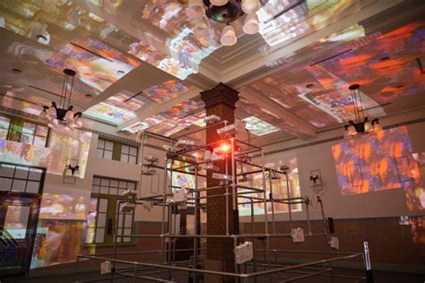 백남준부터 첨단기술 기반 신작까지 문화역서울284 본관서 열리는 동시대 융합예술 전시 성황