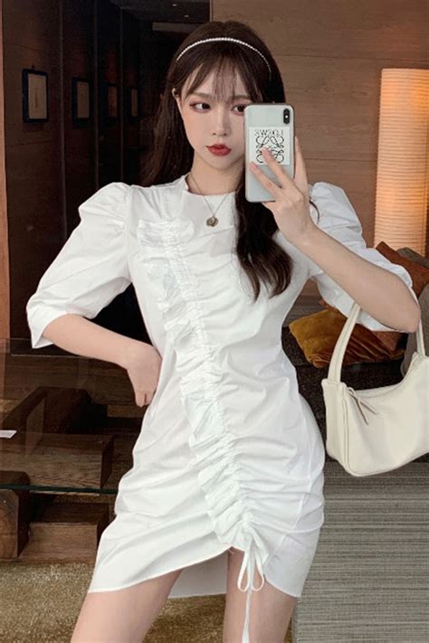 화이트 프릴 사선 퍼프 원피스 화이트