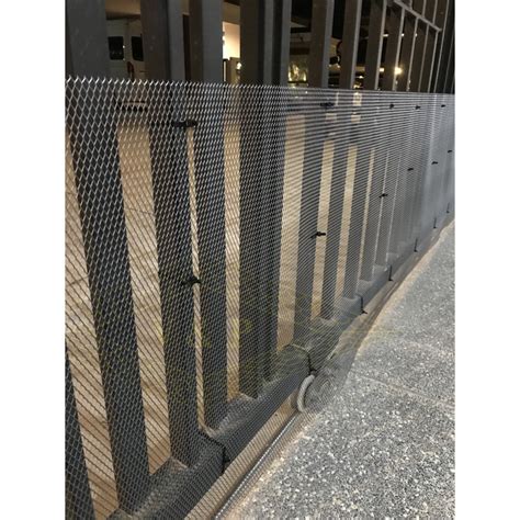 ตาข่ายกันงู ตะแกรงกันหนู เหล็กฉีก วีแอนด์พี No 27 หมดห่วงขยะรางน้ำ ตะแกรงฝาท่อ ร้านใจดีออกค่า