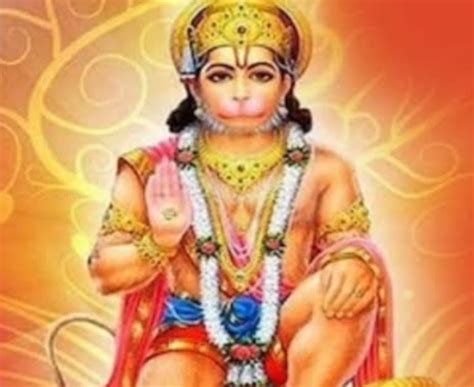 महुआ में कुबड़ी वाले बालाजी महाराज मंदिर से हनुमान जन्मोत्सव पर निकाली
