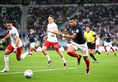 جام جهانی قطر رئیس اتحادیه فوتبال لهستان با سری بالا به کشورمان برمی‌گردیم