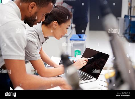Women Programming Hi Res Stock Photography And Images Alamy