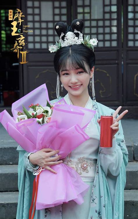 张雅倩摩玉玄奇2杀青 一身绿衣造型少女感爆棚 哔哩哔哩