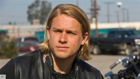 Charlie Hunnam Ignored This Sons Of Anarchy Star For His Last Season