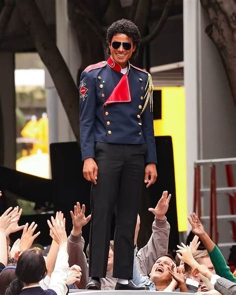 تصاویر داغ از مایکل جکسون در خیابان‌های آمریکا