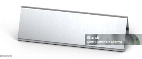 흰색 배경에 격리 된 사무실실버 테이블 상단 책상 이름 플레이트 3d 일러스트레이션 0명에 대한 스톡 사진 및 기타 이미지 0명 3차원 형태 공란 Istock