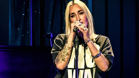 Sarah Connor Surprises With A Declaration Of Love And A Private Kissing Picture Celebrity