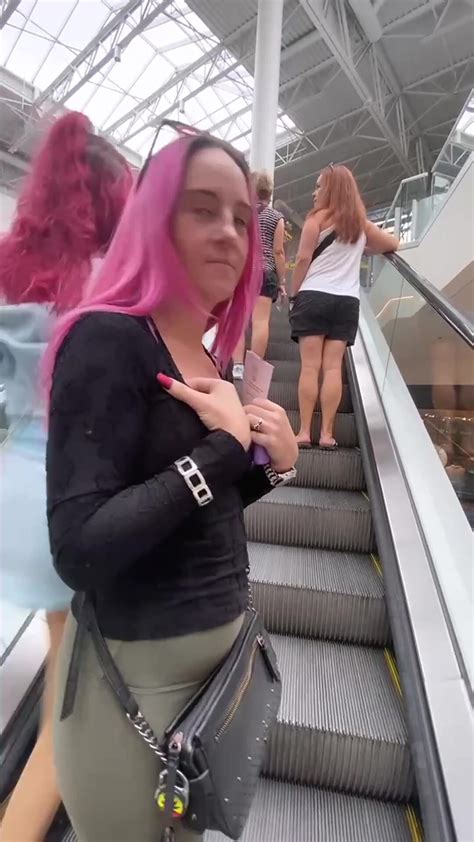 Escalator Tits