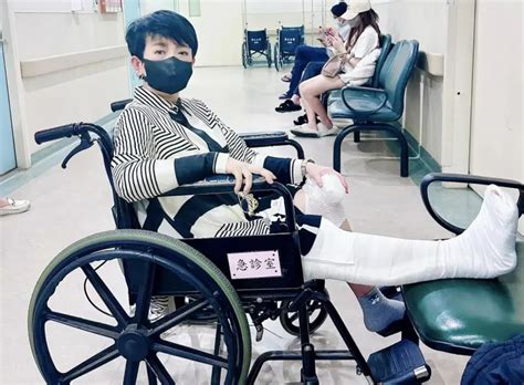 路面高低差害的！資深玉女歌手周思潔仆街慘摔 中市府說話了 娛樂 Nownews今日新聞