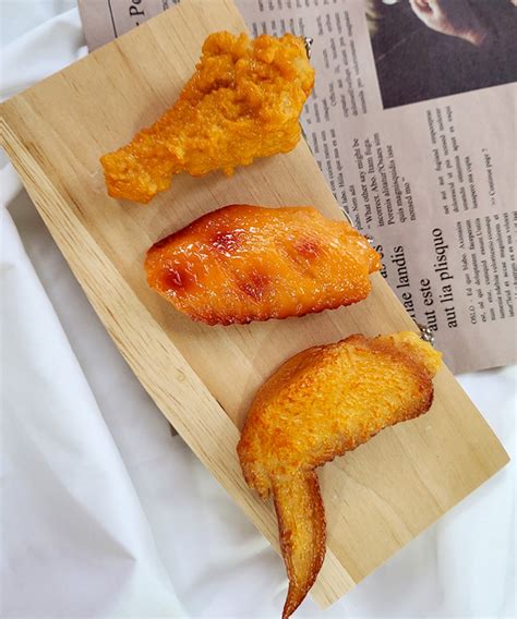 리얼한 치킨 키링 열쇠 가방 고리 쓸모없는선물 우정템 친구선물 웃긴 악세사리 가짜음식 폰꾸미기 차키 키홀더 단품 에이블리