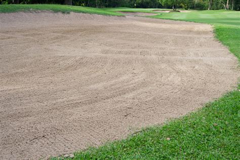 골프 코스 모래 구덩이 벙커 미적 배경 어려움에 대한 골프 대회의 장애물로 사용되며 아름다움을위한 코스에서 떨어집니다 0명에 대한 스톡 사진 및 기타 이미지 Istock