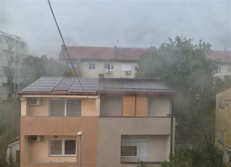 ГАЛЕРИЈА Во Скопје поплавени улици подвозници куќи и дворови