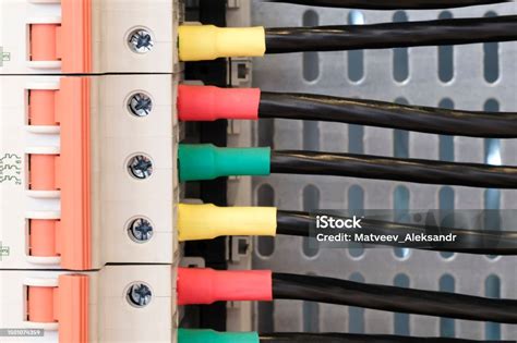 전기 분배 전선용 상자 배선이 있는 Plc 제어판 전원 및 배전 전기용 Lectric 제어판 인클로저 전기 연료 및 전력 생산에 대한 스톡 사진 및 기타 이미지 Istock