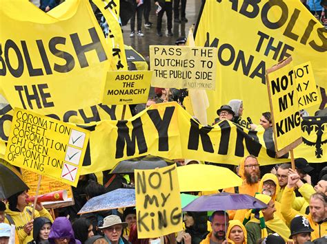 Police ‘threaten To Arrest Anti Monarchy Protesters