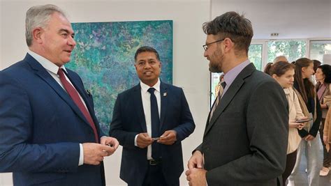 Плевен За Плевен Изложбата „Ахимса ненасилието“ поредната впечатляваща проява в културния