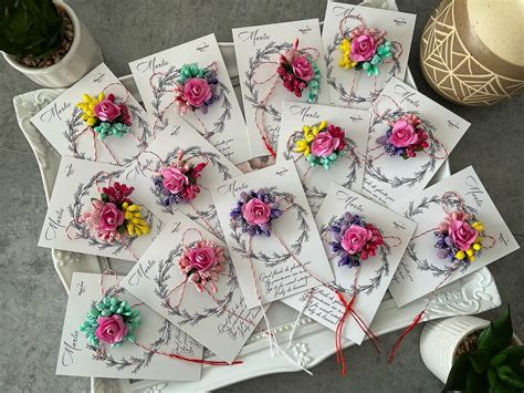 Set 10 Martisoare Brosa Handmade Mix Trandafiri Cu Stamine Colorate