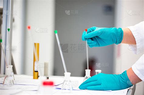 药剂师，科学家开发新药，药物，药学，化学工业概念