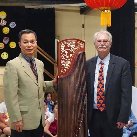 中国驻珀斯总领馆龙定斌总领事访问oberthur Primary School西澳