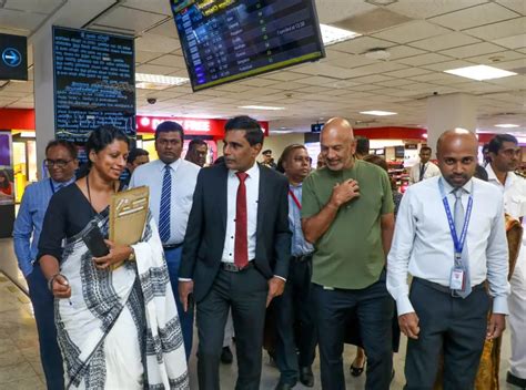 මහජන ආරක්ෂක ඇමැති කටුනායක බණ්ඩාරනායක ගුවන් තොටුපළෙහි නිරීක්ෂණ චාරිකාවක