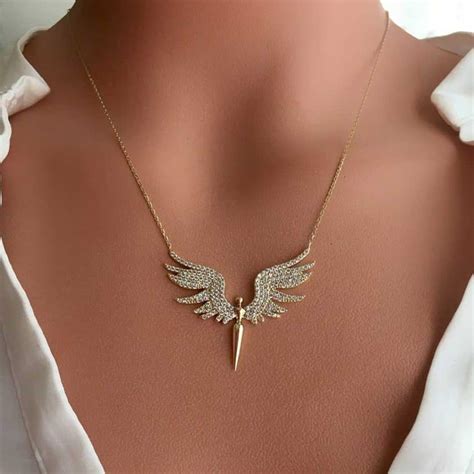 بی نظیرترین مدل های گردنبند دخترانه طلا طرح فرشته