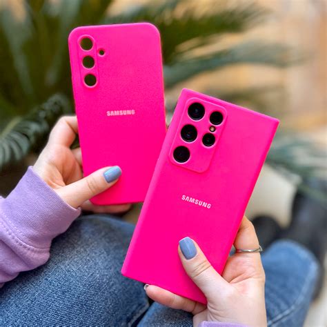 قاب گوشی سامسونگ سیلیکونی پاک کنی اورجینال داخل پارچه ای محافظ لنزدار رنگ سرخابی Galaxy A54