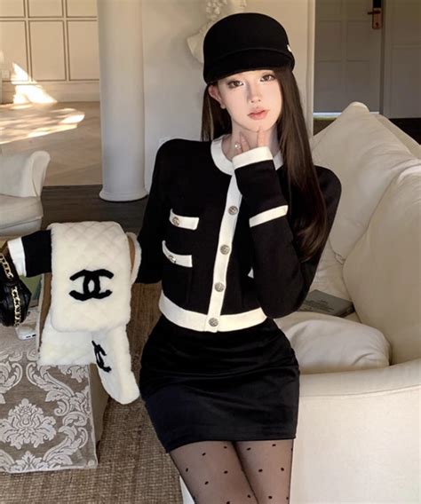 라이키걸 무료배송 클래식 라운드넥 배색 크롭 니트 가디건 블랙