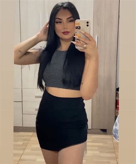 Karen Caroline Karencaroline • Instagram Photos And Videos