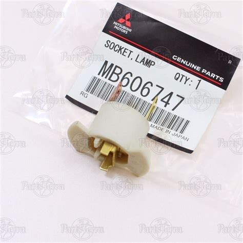 New Genuine OEM Mitsubishi LH / RH Headlight Socket 2005-2006 OUTLANDER ...
