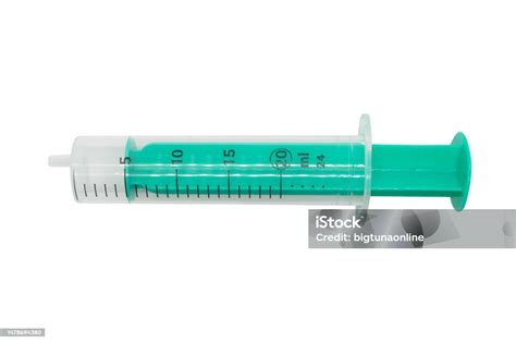 흰색 배경에 격리 된 빈 주사기 닫습니다 백신 플라스틱 피하 주사기 의료 주사기의 클로즈업 주사 및 예방 접종 용액용 주사기 0명에 대한 스톡 사진 및 기타 이미지 Istock