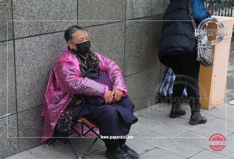 75 настай эмээ 26 дахь өдрөө Төрийн ордны гадаа суулт хийж байна