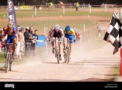 Sprint Zieleinlauf Fotos Und Bildmaterial In Hoher Auflösung Alamy