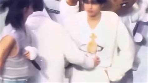 بوجی موجی کردن شکم در کاپل مینسونگ یک روتین میباشد نماشا