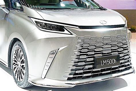 어지간히 못 생겨야 조롱거리로 전락한 렉서스 신차 디자인 수준 살펴보니 어지간히 못 생겨야 조롱거리로 전락한 렉서스 신차 디자인 수준 살펴보니