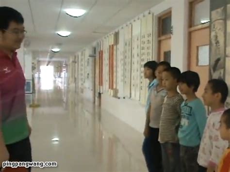 袁义兴乒乓球教学第1集正手攻球步伐训练