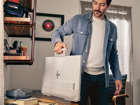 Hp Envy Move All In One Pc Has A Moveable Rechargeable Design