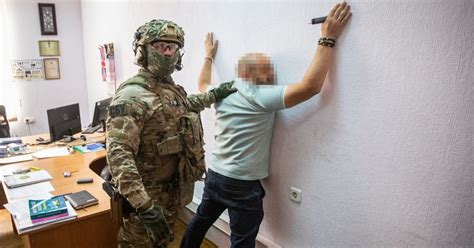 Обклали «даниною та вимагали хабарі СБУ затримала високопосадовців Держмитслужби фото