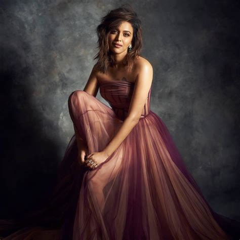 Swara Bhaskar Hot Dp Images Viral Whatsapp Images
