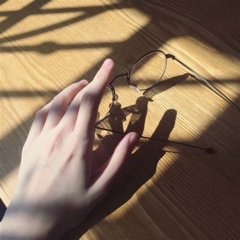 𝘱𝘪𝘯𝘵𝘦𝘳𝘦𝘴𝘵 ⌇𝘸𝘪𝘵𝘤𝘩𝘰𝘧𝘧 Beautiful Hands Hand Photography Aesthetic
