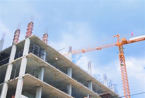 작업 및에 큰 공사 현장에서 크레인 개발 시 복사 공간에 텍스트 추가 개발에 대한 스톡 사진 및 기타 이미지 개발 건물 외관 건설 기계류 Istock