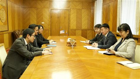 С Бямбацогт АНУ руу шууд нислэг хийх ажлыг хурдавчилна Hunnu Mn